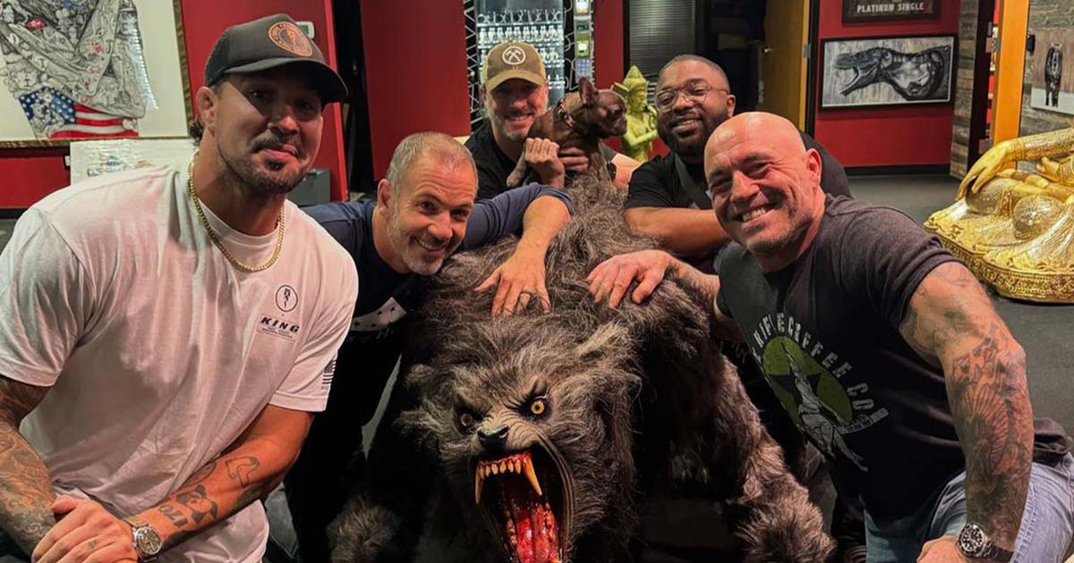 Joe Rogan se prononce sur Ian Garry vs MVP